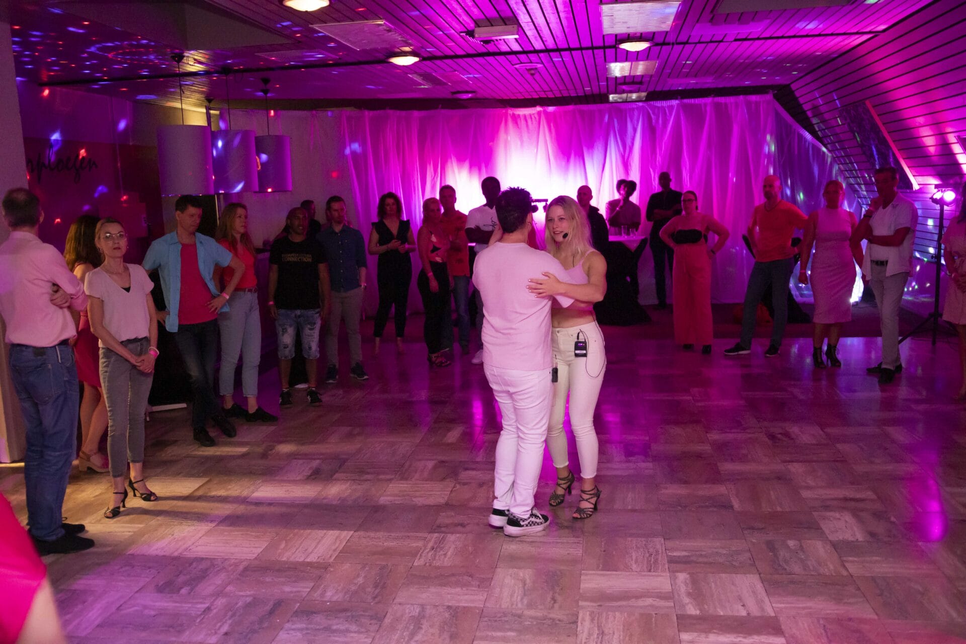 Salsa dansen, salsa lessen, salsa bootcamps - SalsaDanslessen.nl
